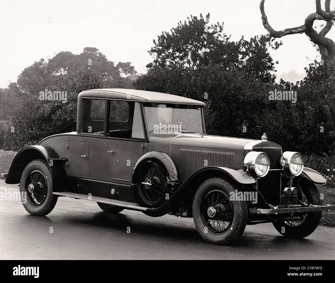 Vehicle front quarter view hi-res stock photography and images - Alamy