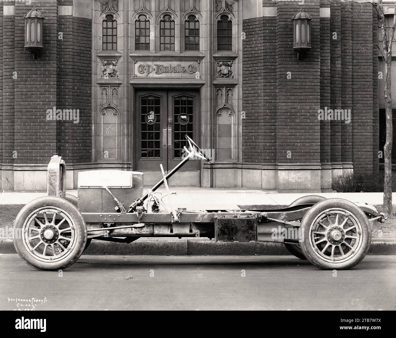 Doble-Detroit chassis in front of Kimball Building, side view - Vintage ...