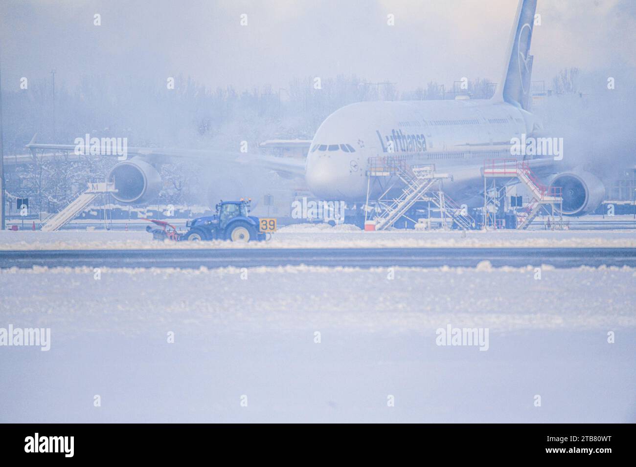 Munich germany munich airport snow hi-res stock photography and images ...