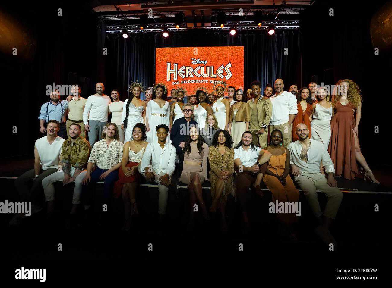 Hamburg, Germany. 05th Dec, 2023. The actors and actresses stand on ...