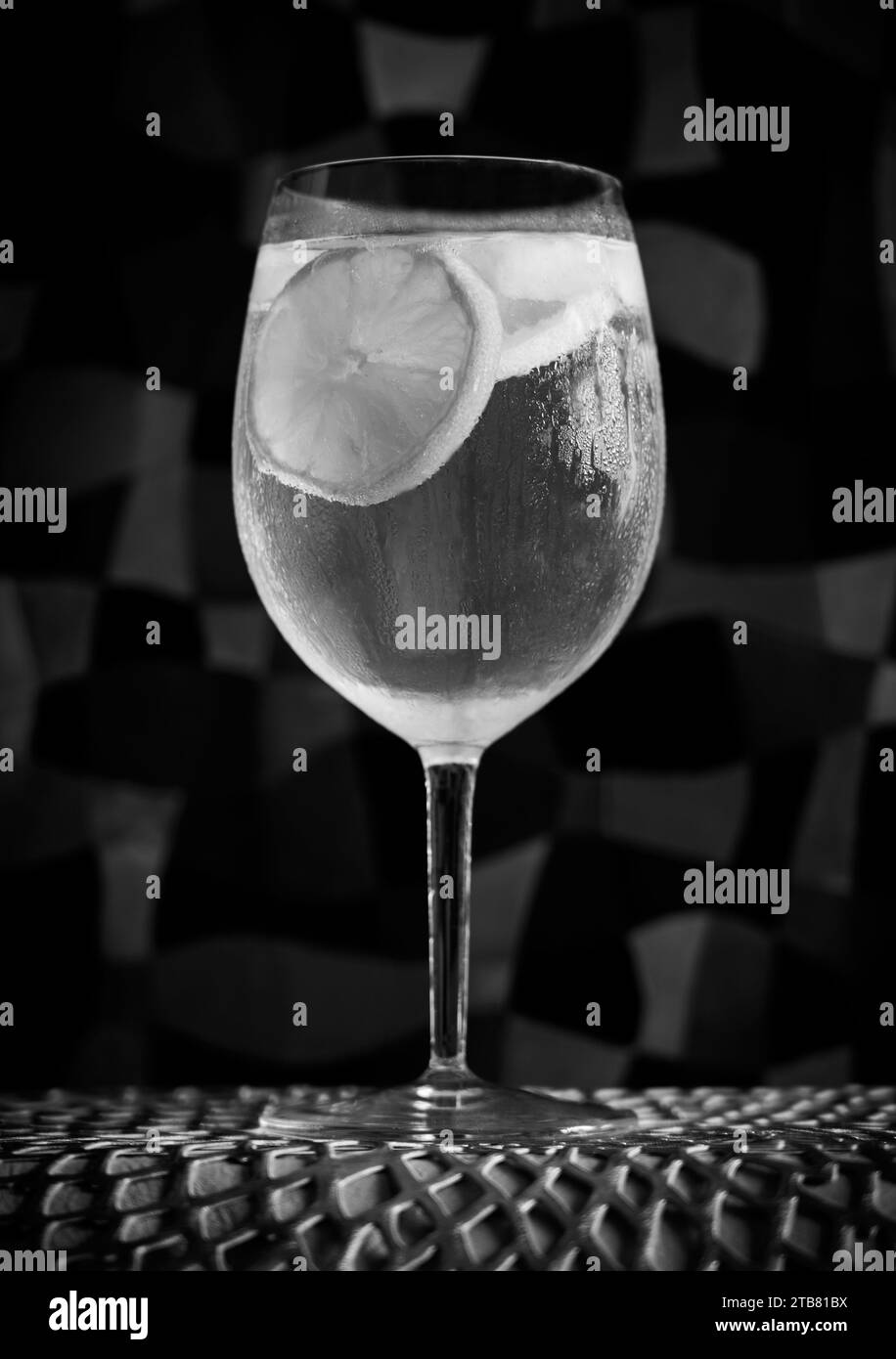 The perfect gin and tonic hi-res stock photography and images - Alamy