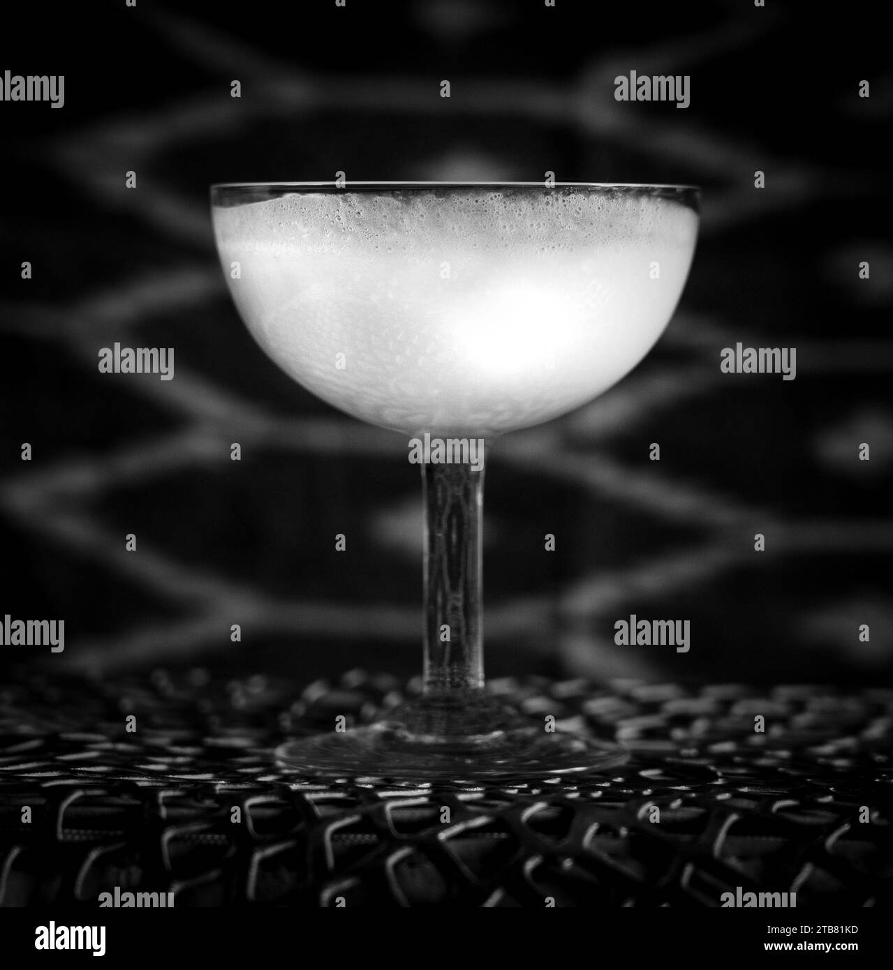 White lady cocktail with gold hi-res stock photography and images - Alamy