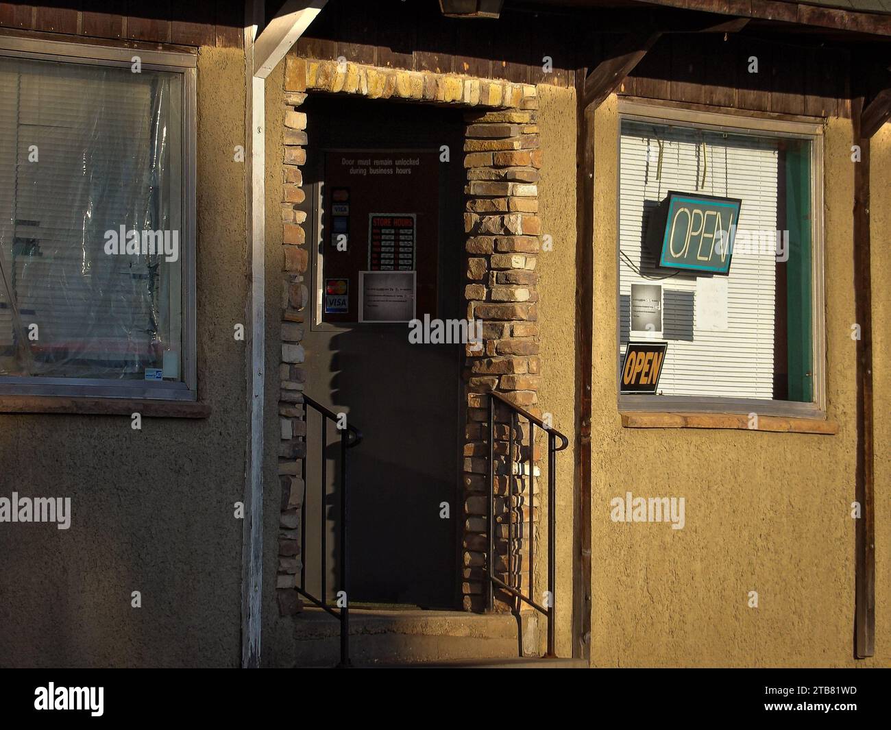 Entrance visible hi-res stock photography and images - Alamy