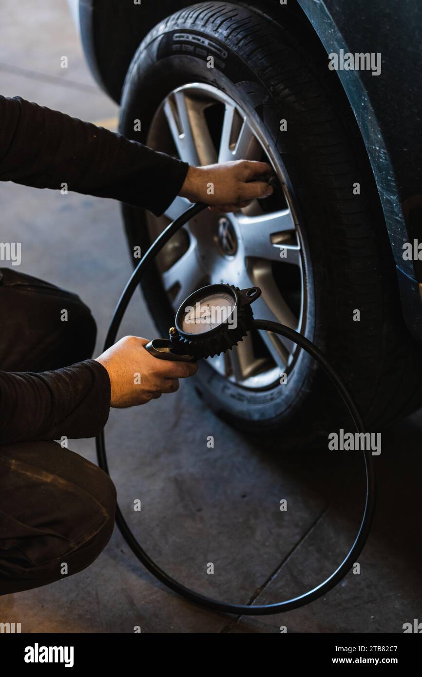 Specialized workshop hi-res stock photography and images - Alamy