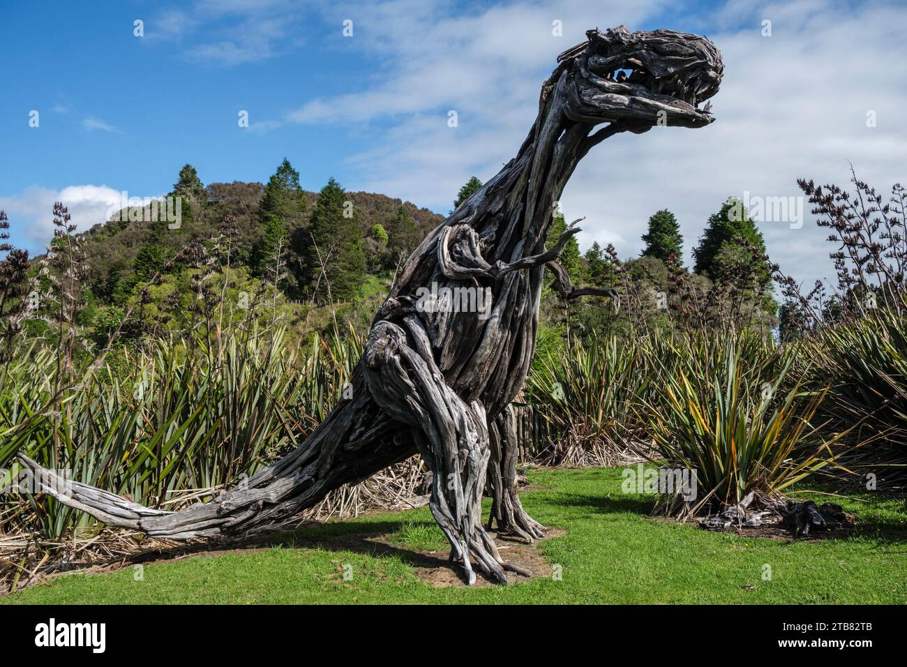 The 'Raurimu Rex' sculpture on the roadside at Raurimu, North Island ...