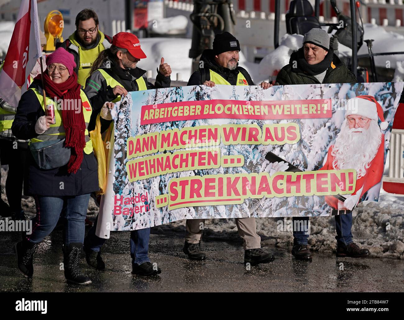 Munich, Germany. 05th Dec, 2023. Strikers with a banner "Employers keep ...