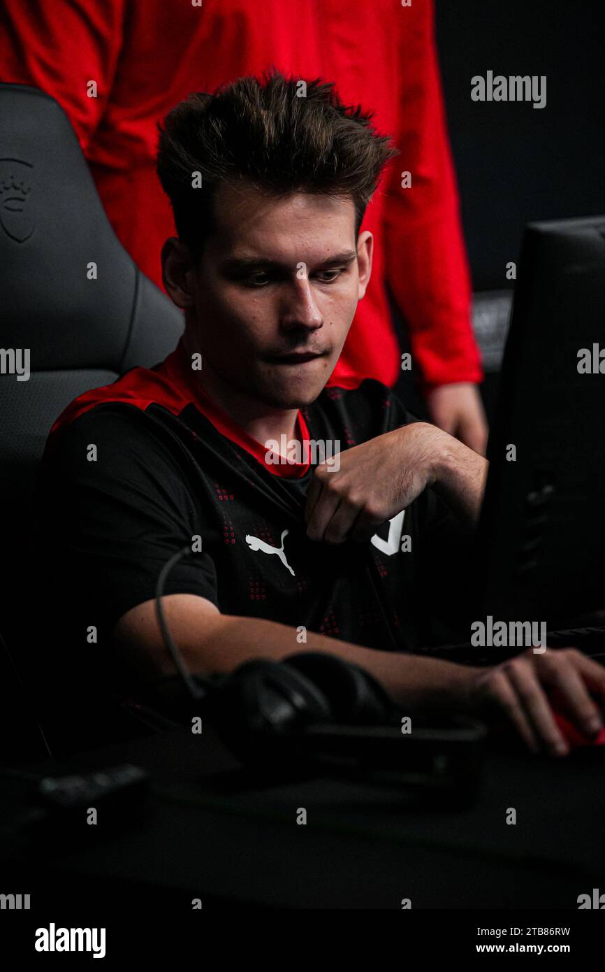 HELSINKI, FINLAND - NOVEMBER 30: David "frozen" Cernansky of MOUZ ...