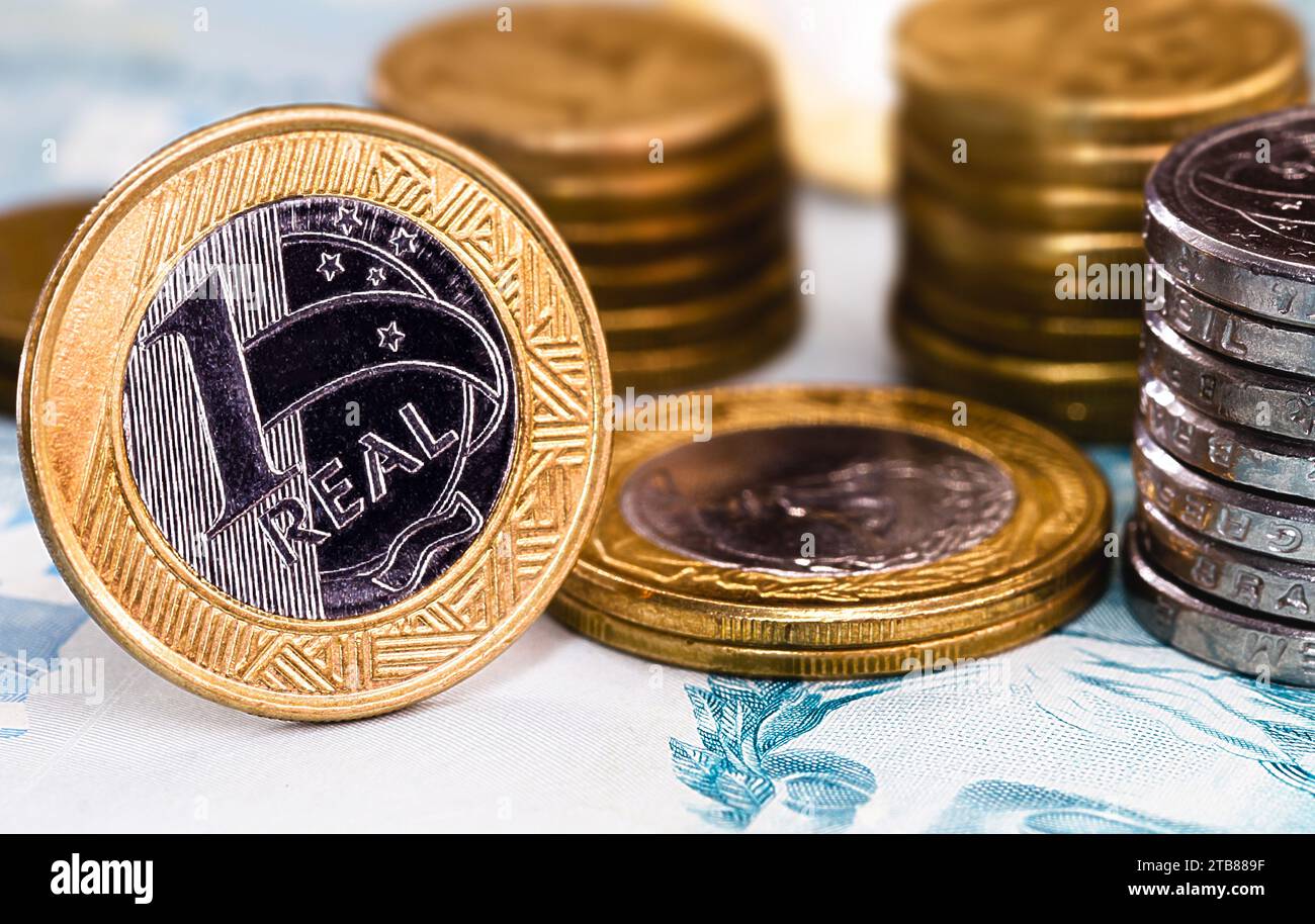 100 brazil bank note hi-res stock photography and images - Alamy