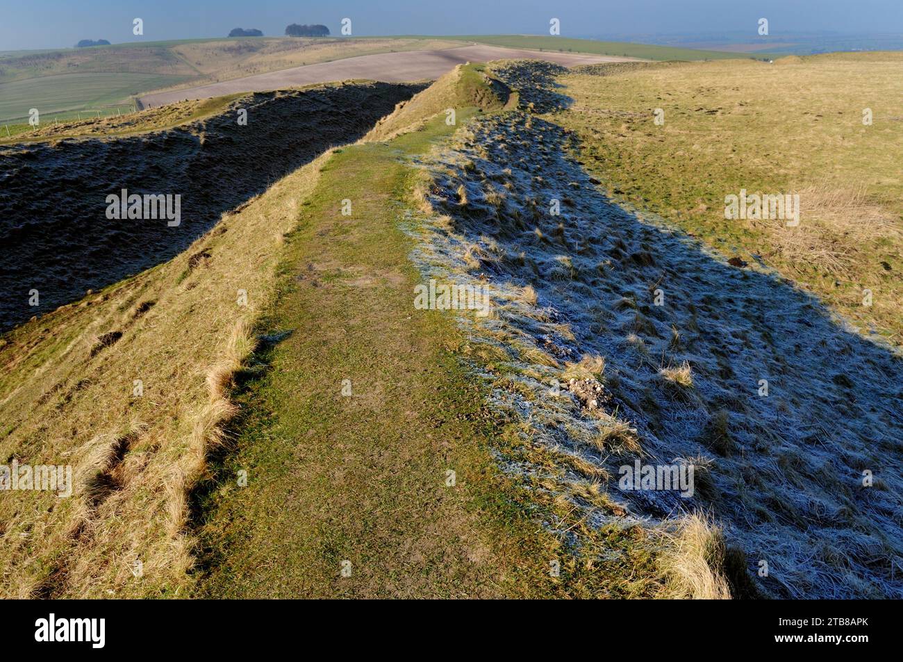 Barbury castle ridgeway hi-res stock photography and images - Alamy