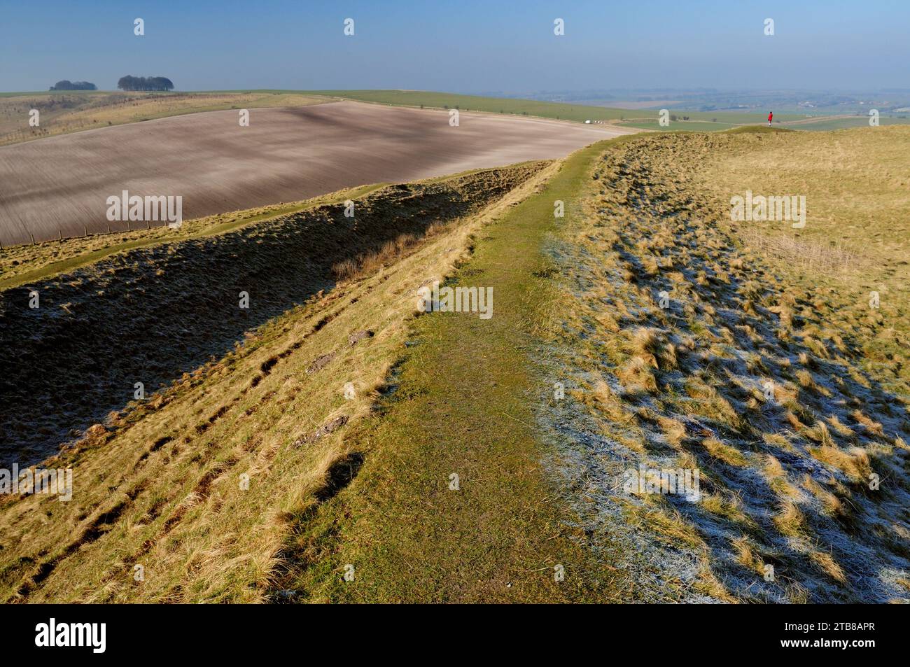 Barbury castle ridgeway hi-res stock photography and images - Alamy