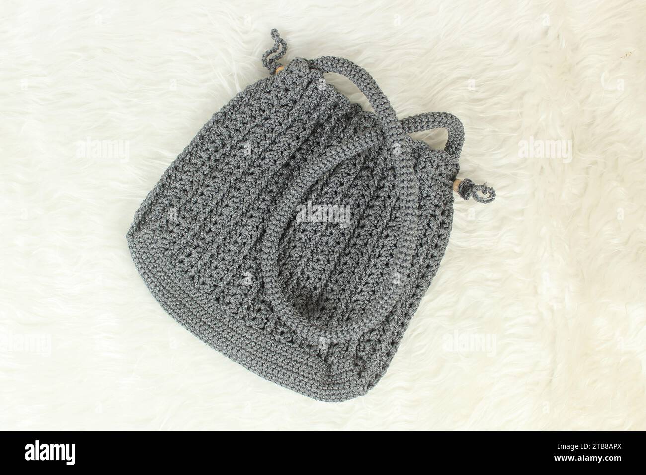 Grey knitted blanket hi-res stock photography and images - Alamy