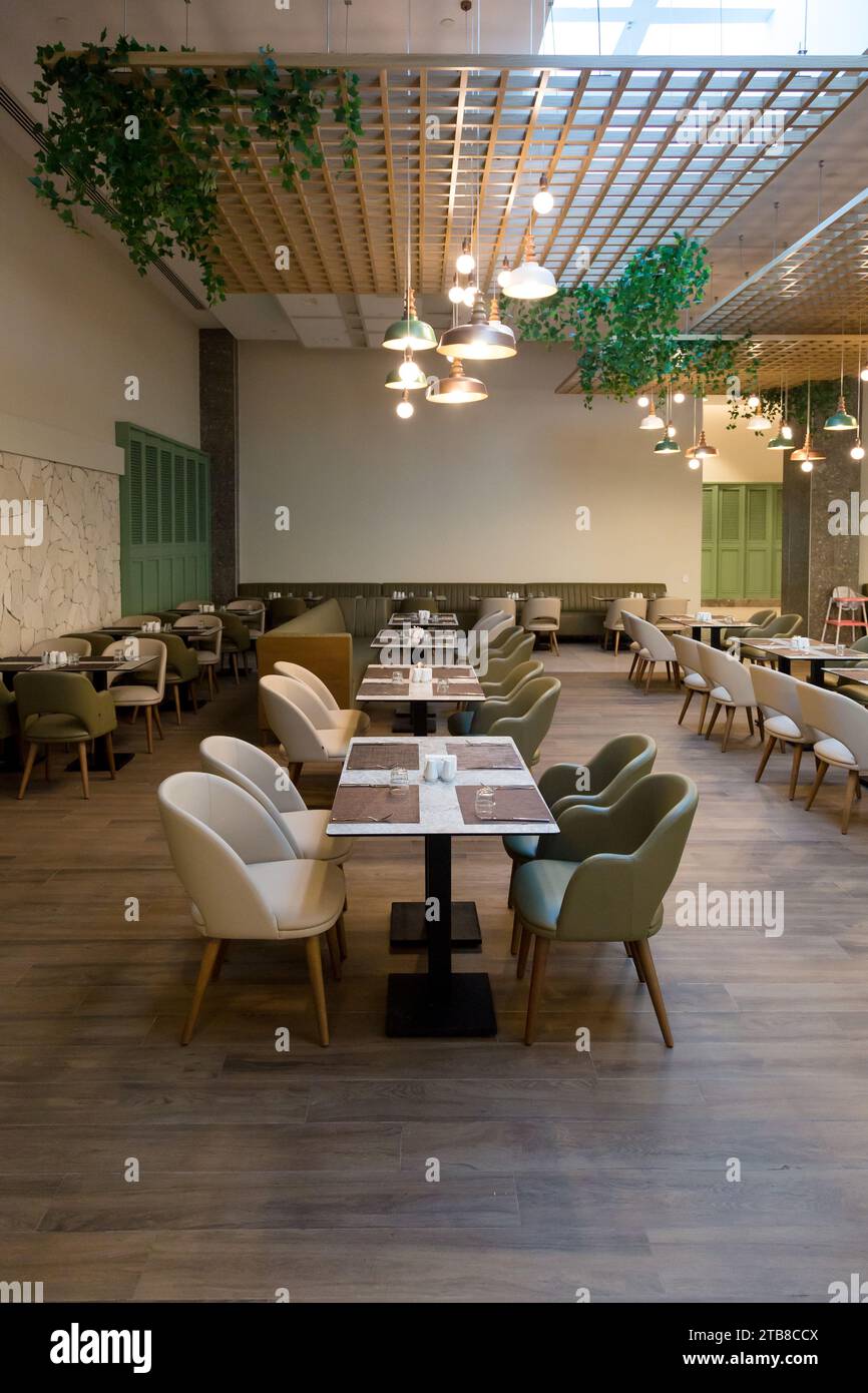 Large hall in restaurant with furniture, without people Stock Photo - Alamy