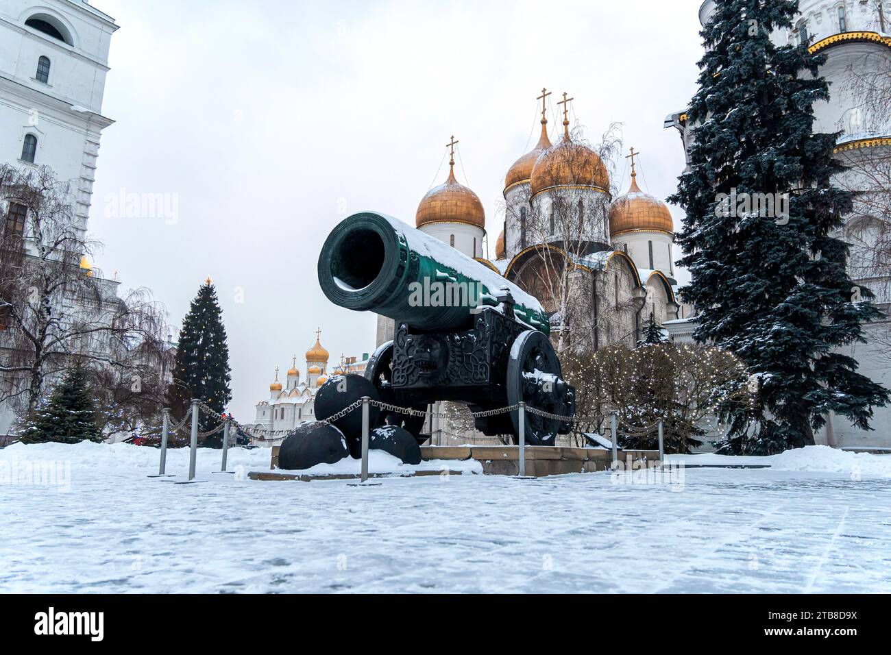 Inside Kremlin's wall - Tsar pushka with Ivan the Great Bell Tower ...