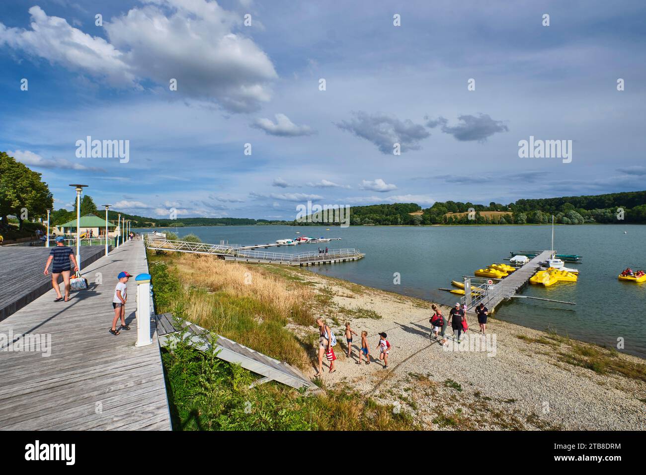 Lake “lac de la Liez” near Langres (north-eastern France): tourists and ...