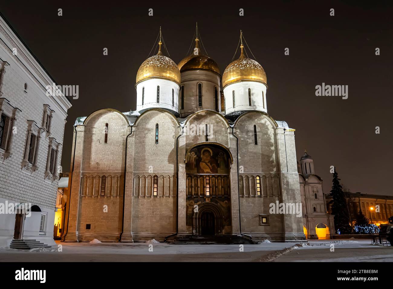 Beautiful Orthodox churches on the territory of the Moscow Kremlin ...