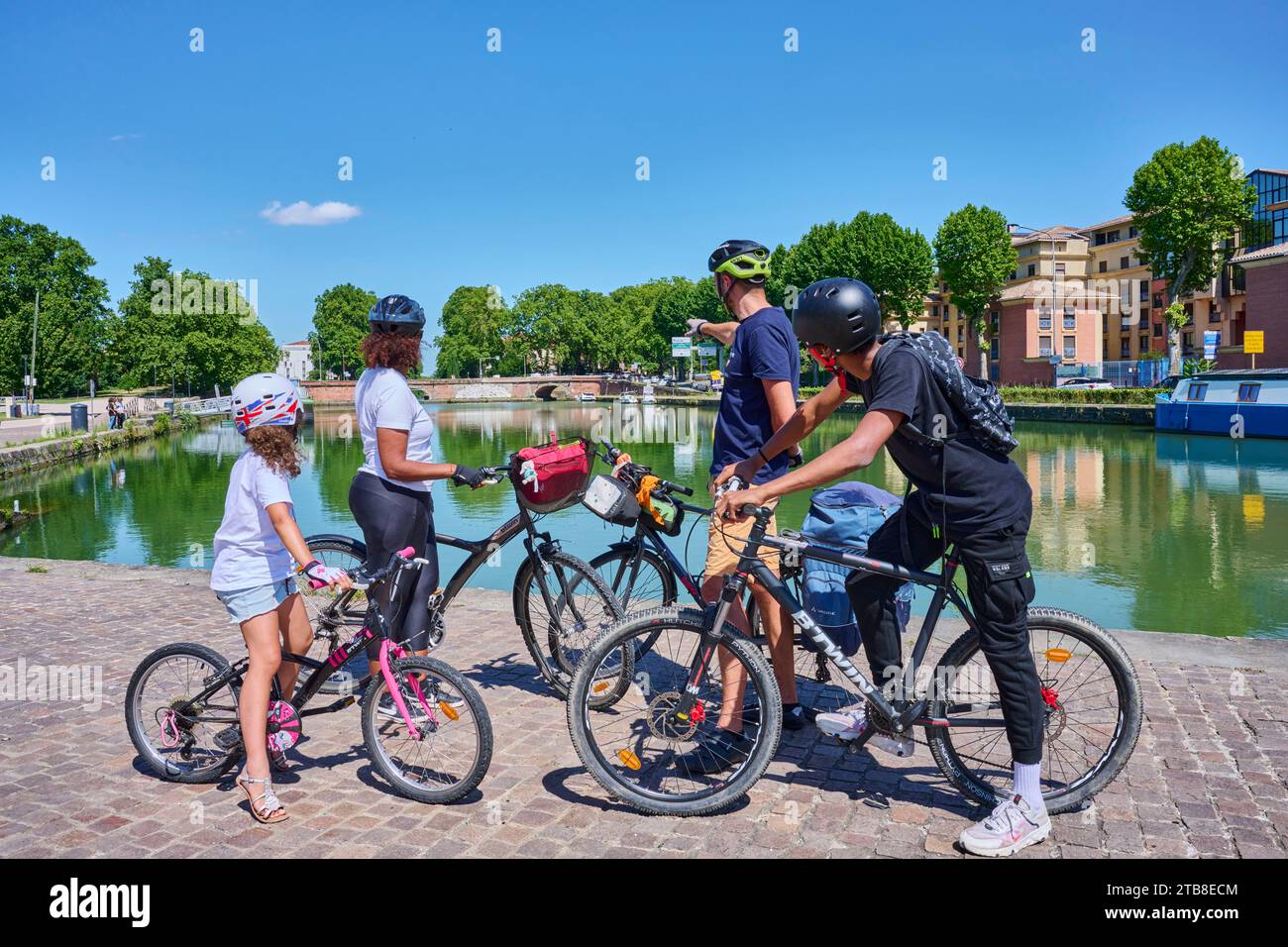 Toulouse (south of France): family bike ride on the Canal du Midi ...