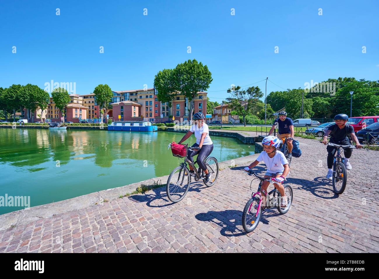 Toulouse (south of France): family bike ride on the Canal du Midi ...
