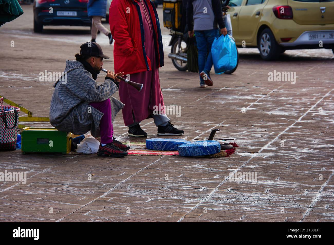 Life in the streets of Marrakech, lifestyle in Marrakech, cobra dancing ...