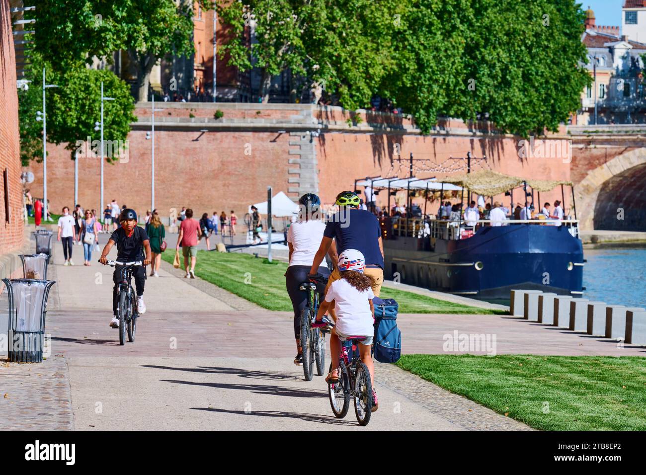 Toulouse (south of France): family bike ride along the banks of the ...
