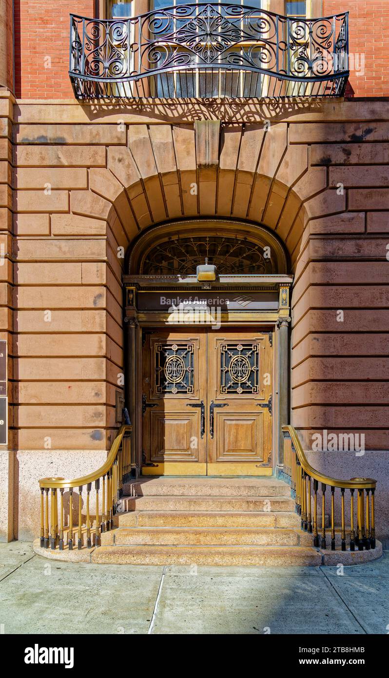 Historic 1804 façade of New York State Bank incorporated in a 1927 high ...