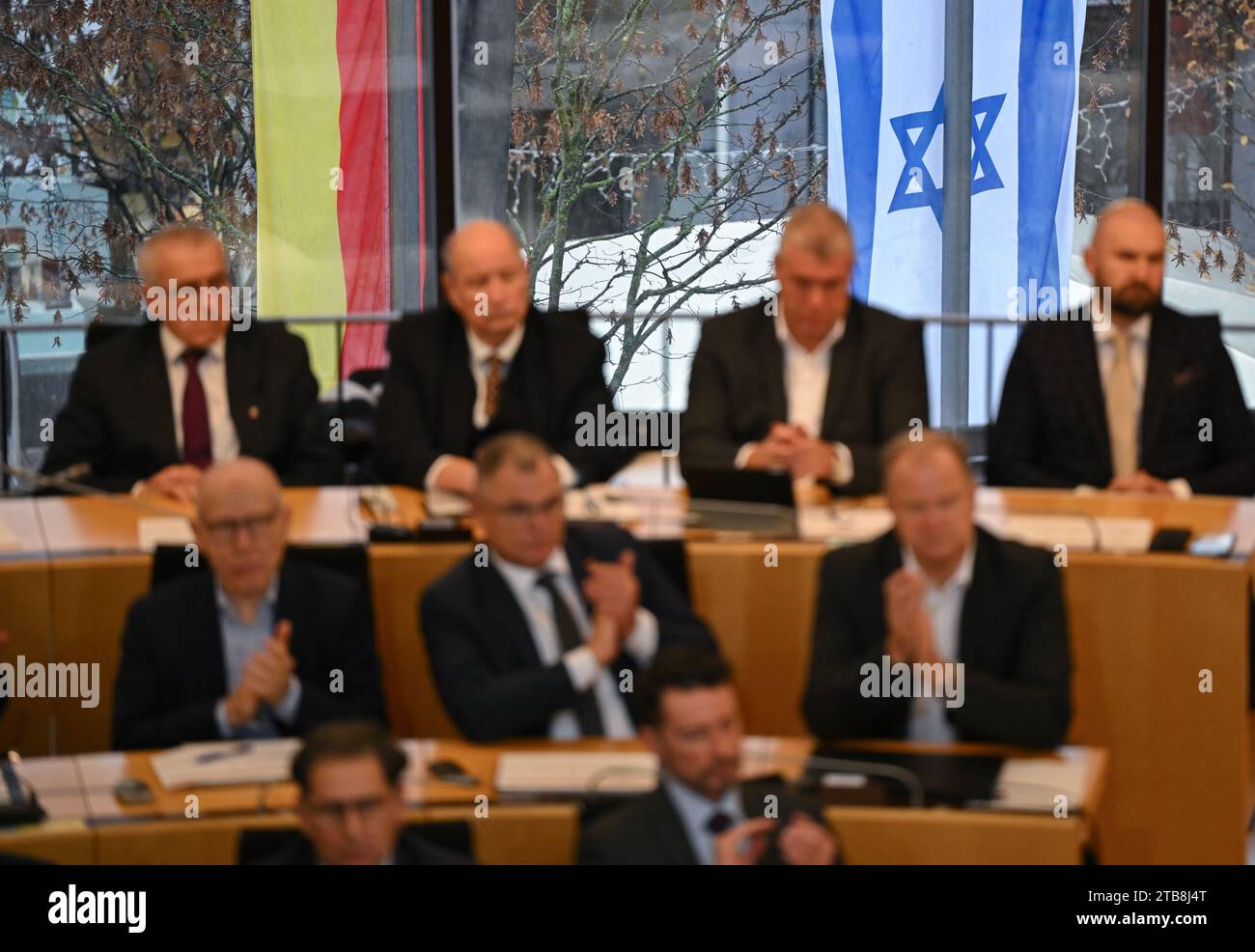 05 December 2023, Hesse, Wiesbaden: The German flag (l) and the flag of ...