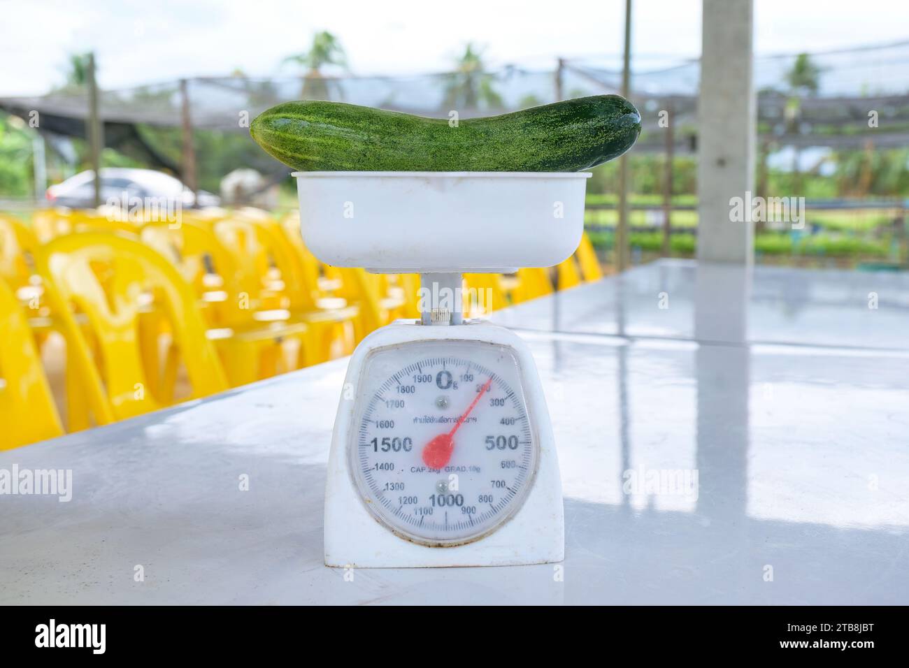 Produce on scale at store hi-res stock photography and images - Alamy