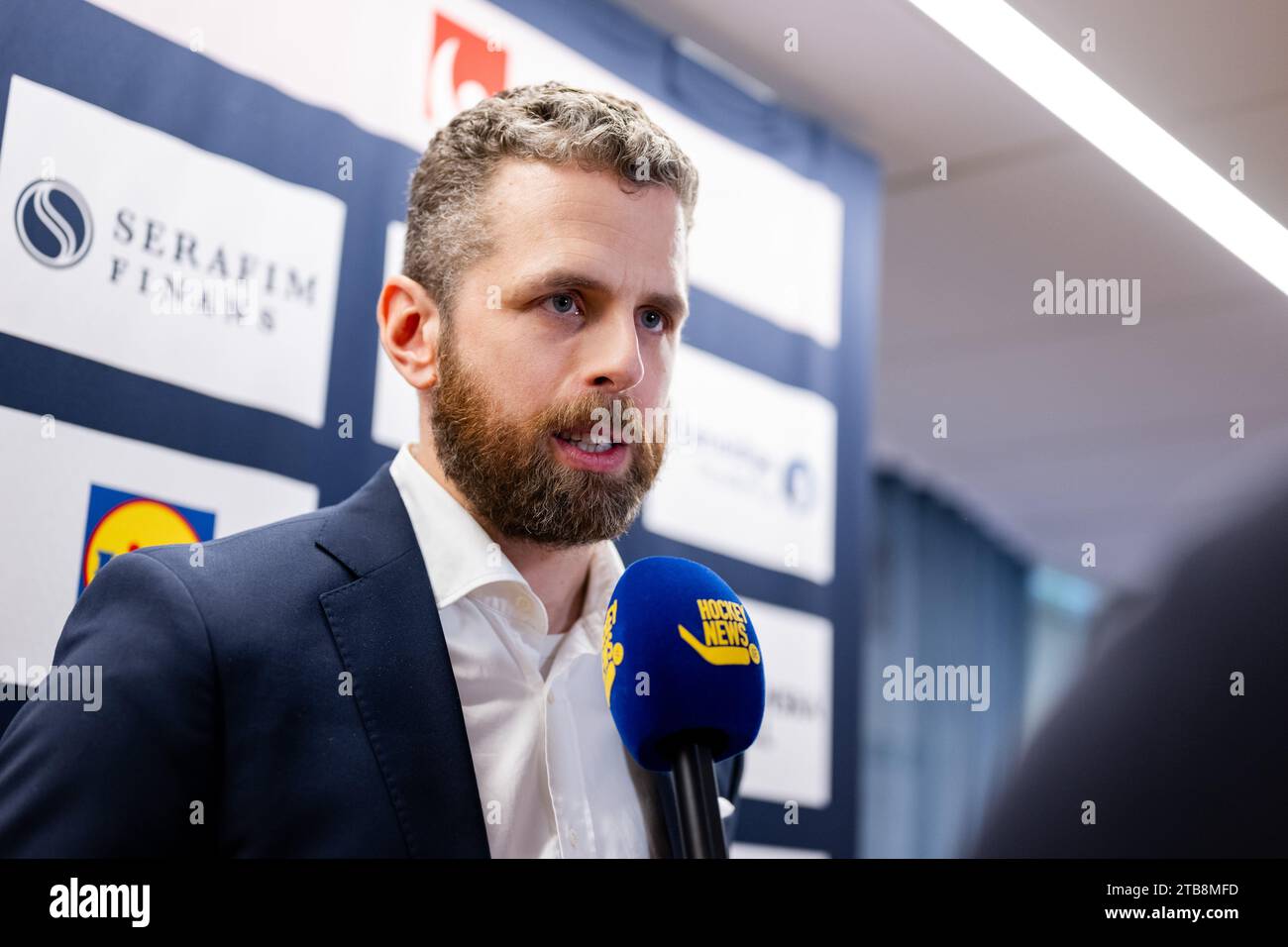 231205 Ulf Lundberg, Förbundskapten Dam, intervjuas efter en ...