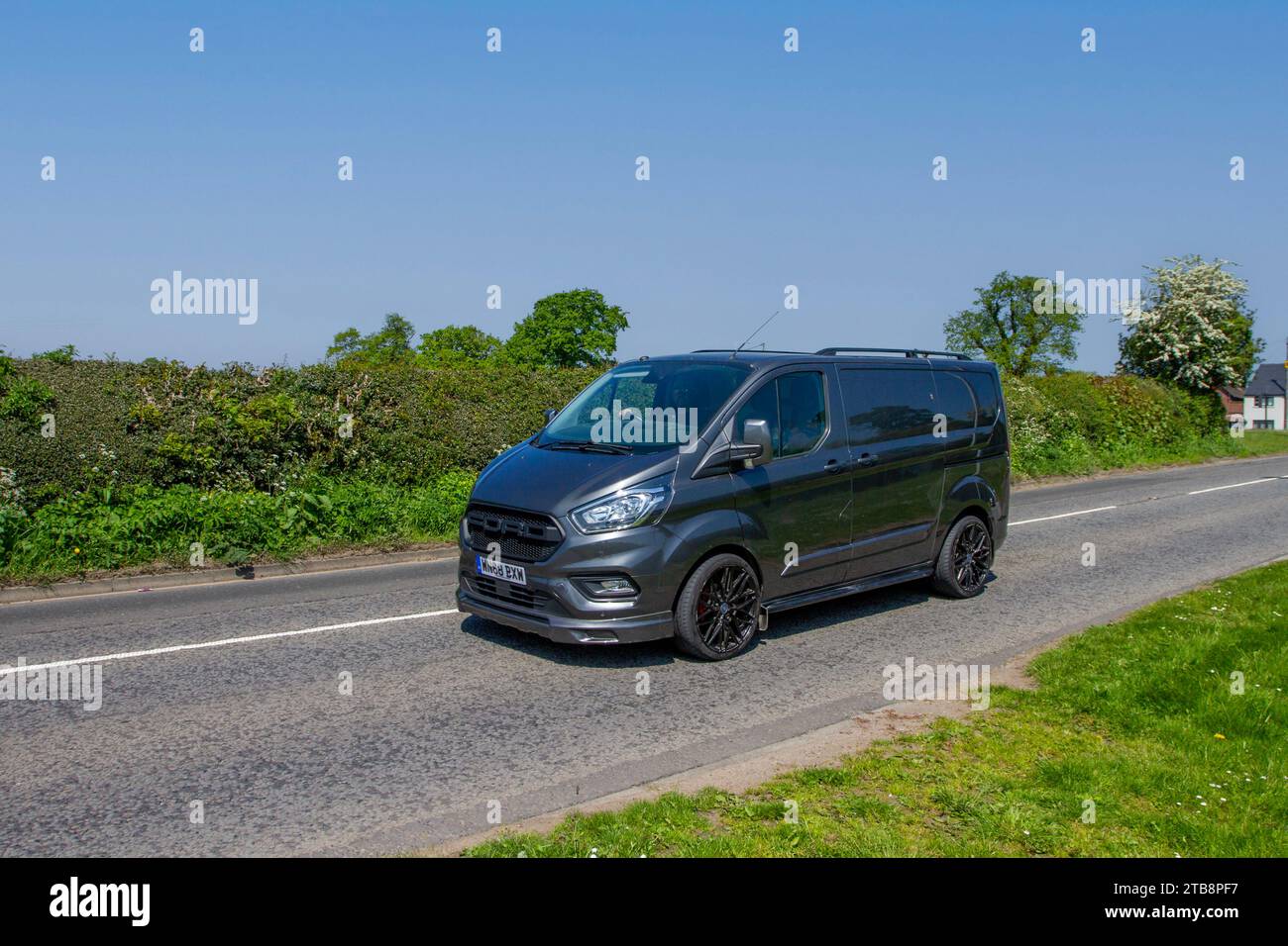 2018 Grey Ford Transit Custom 1995 cc Diesel Stock Photo - Alamy