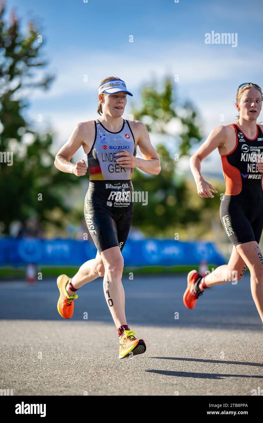 Laura Lindemann running in Pontevedra in the 2023 World Triathlon ...
