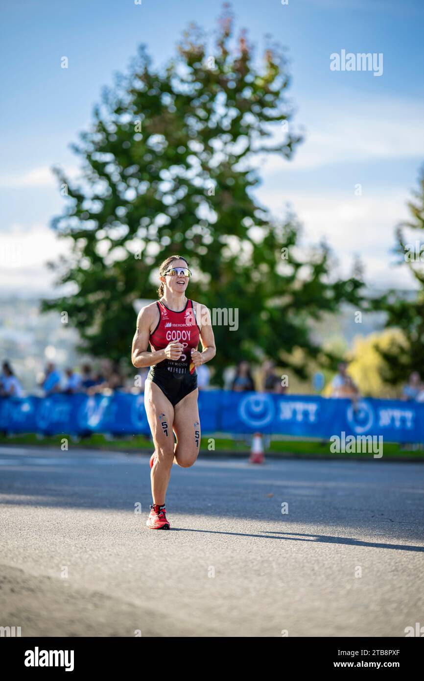 Anna Godoy Contreras running in Pontevedra in the 2023 World Triathlon ...
