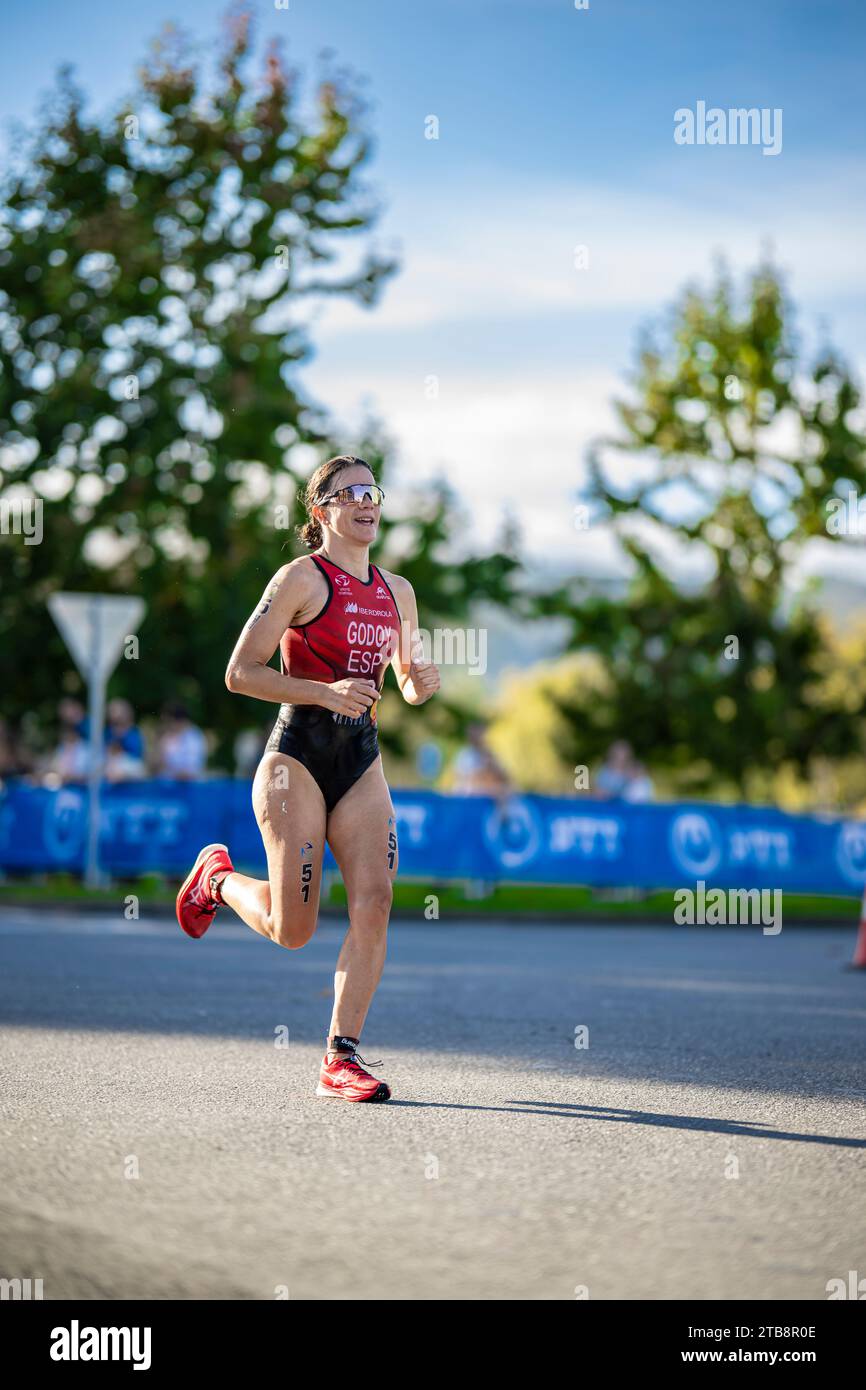 Anna Godoy Contreras running in Pontevedra in the 2023 World Triathlon ...