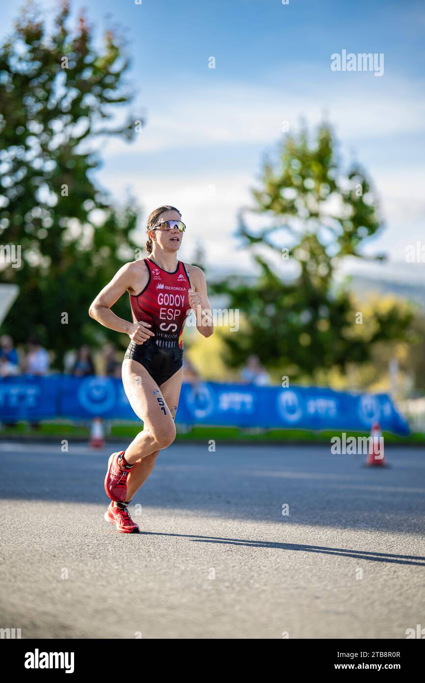 Anna Godoy Contreras running in Pontevedra in the 2023 World Triathlon ...