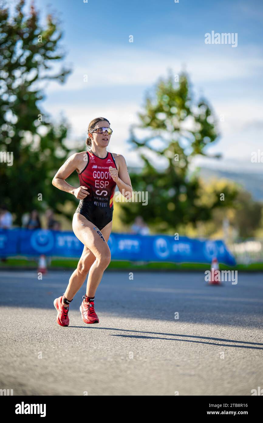 Anna Godoy Contreras running in Pontevedra in the 2023 World Triathlon ...