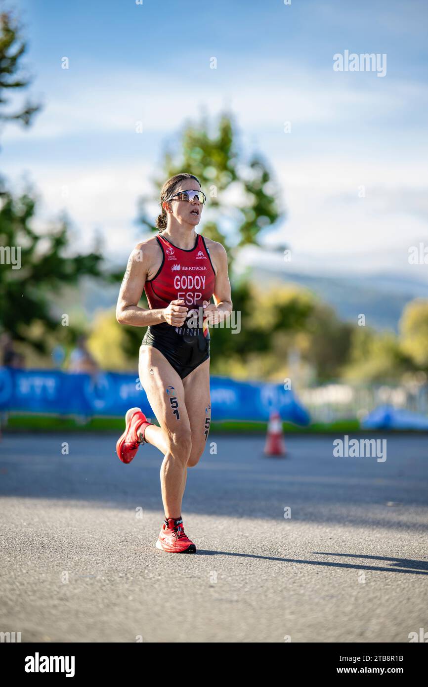 Anna Godoy Contreras running in Pontevedra in the 2023 World Triathlon ...
