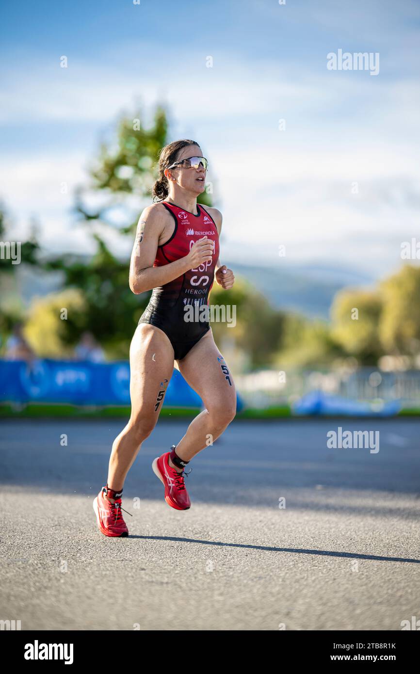 Anna Godoy Contreras running in Pontevedra in the 2023 World Triathlon ...
