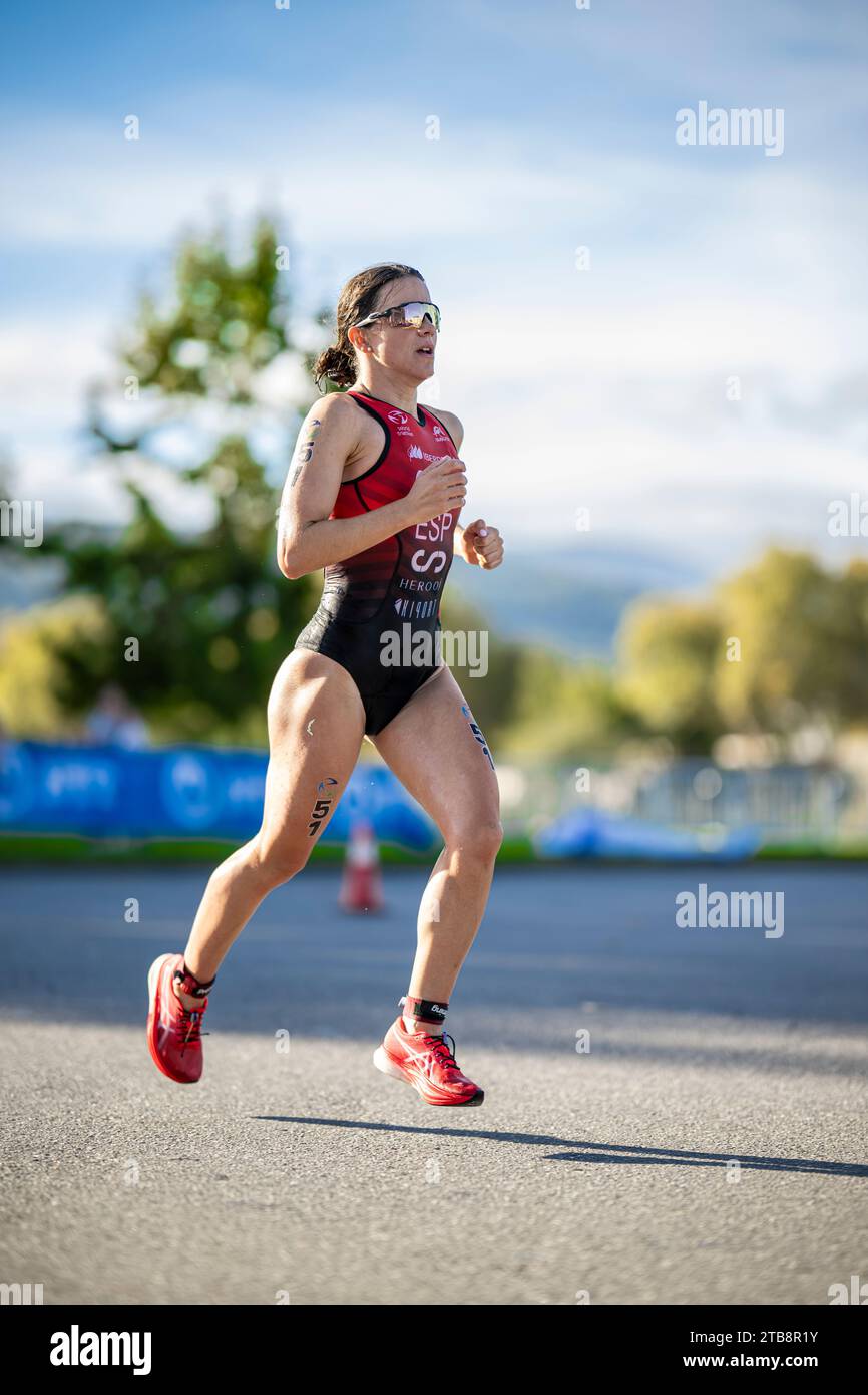 Anna Godoy Contreras running in Pontevedra in the 2023 World Triathlon ...