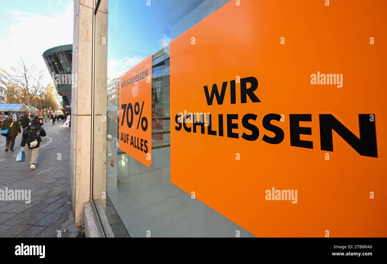 Stuttgart, Germany. 05th Dec, 2023. "We are closing" is written on a ...