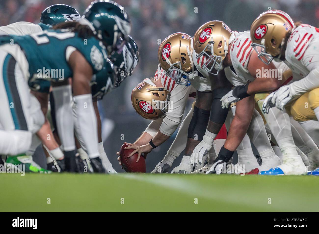 The San Francisco 49ers line up against the Philadelphia Eagles in an ...