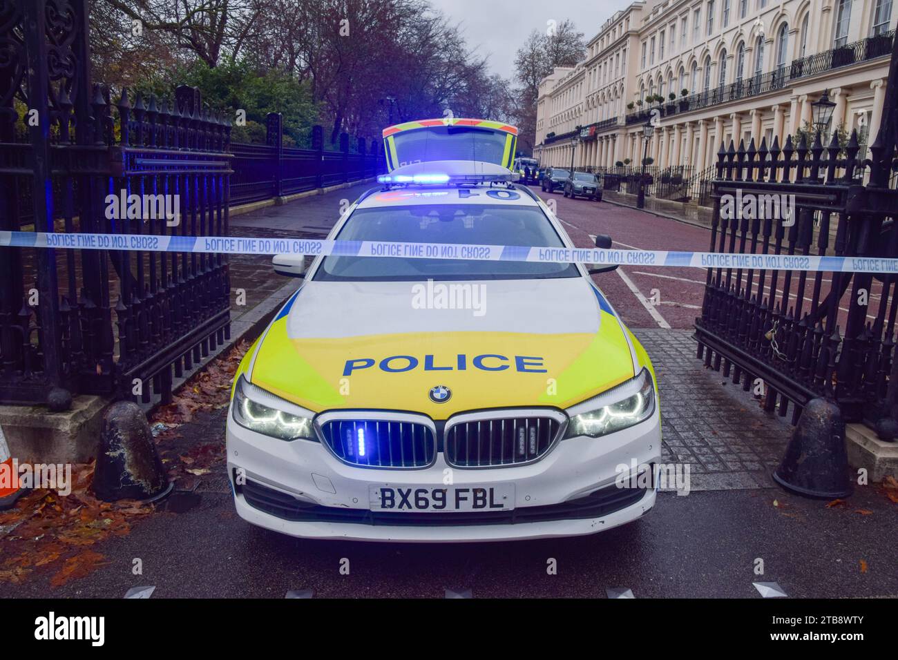 Exterior van cordon sign hi-res stock photography and images - Alamy