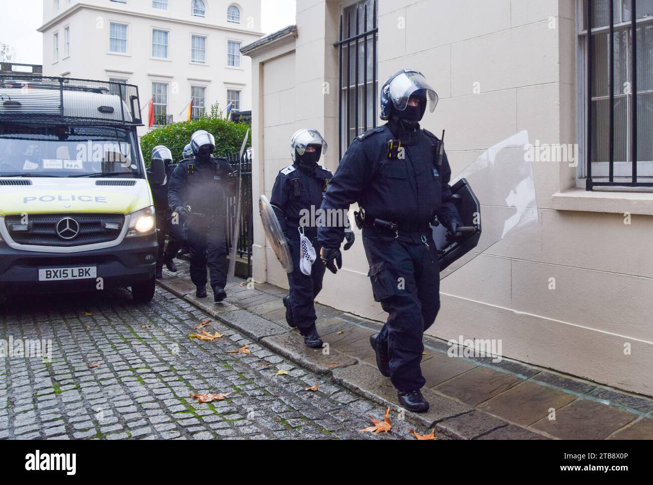 Police officer removing cordon hi-res stock photography and images - Alamy