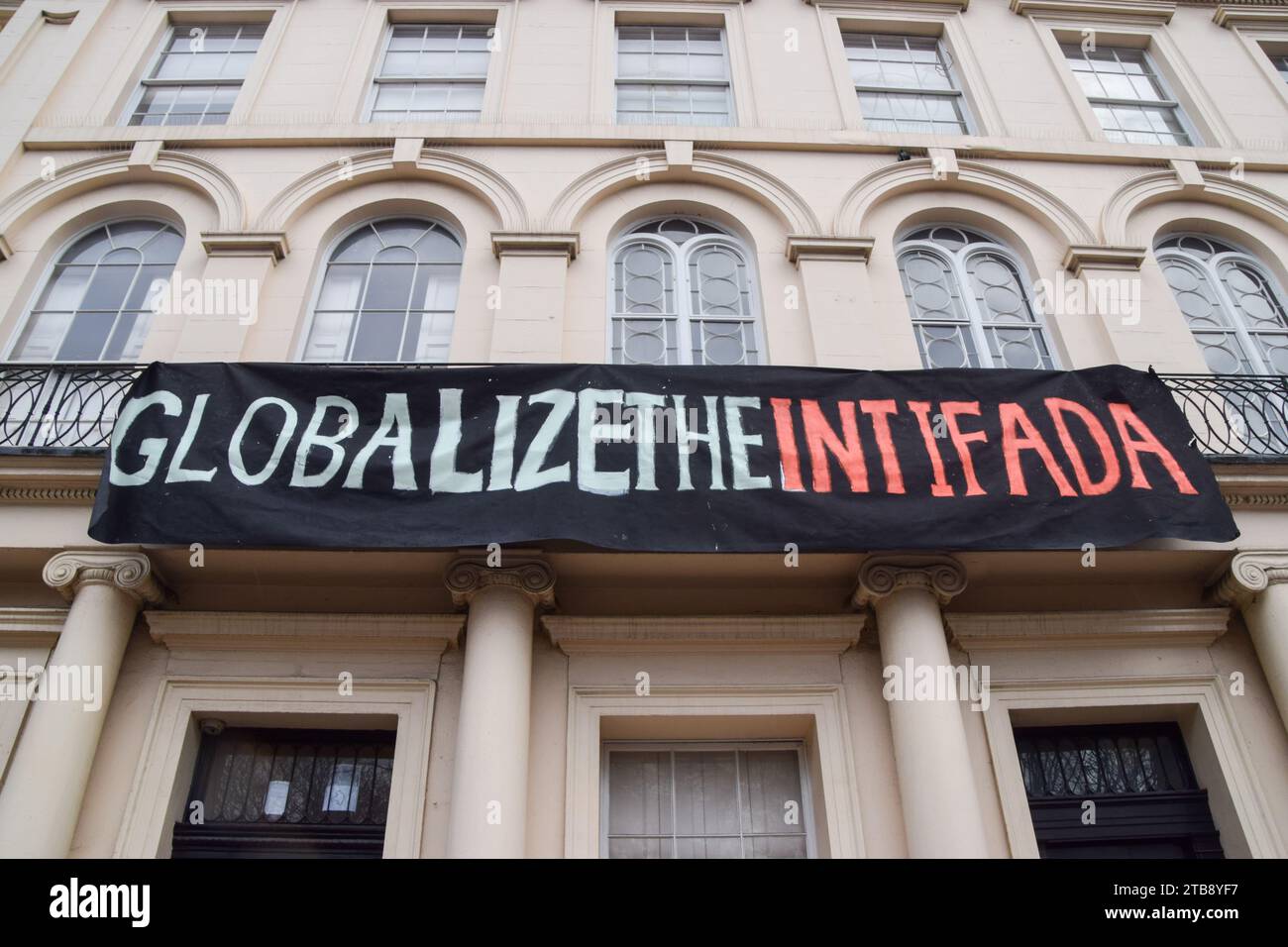 London, England, UK. 5th Dec, 2023. Pro-Palestine squatters hang a ...