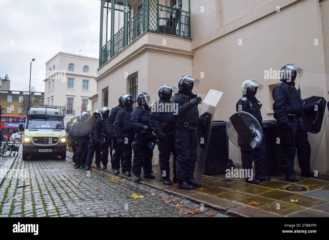 London, England, UK. 5th Dec, 2023. Police in full riot gear arrive to ...