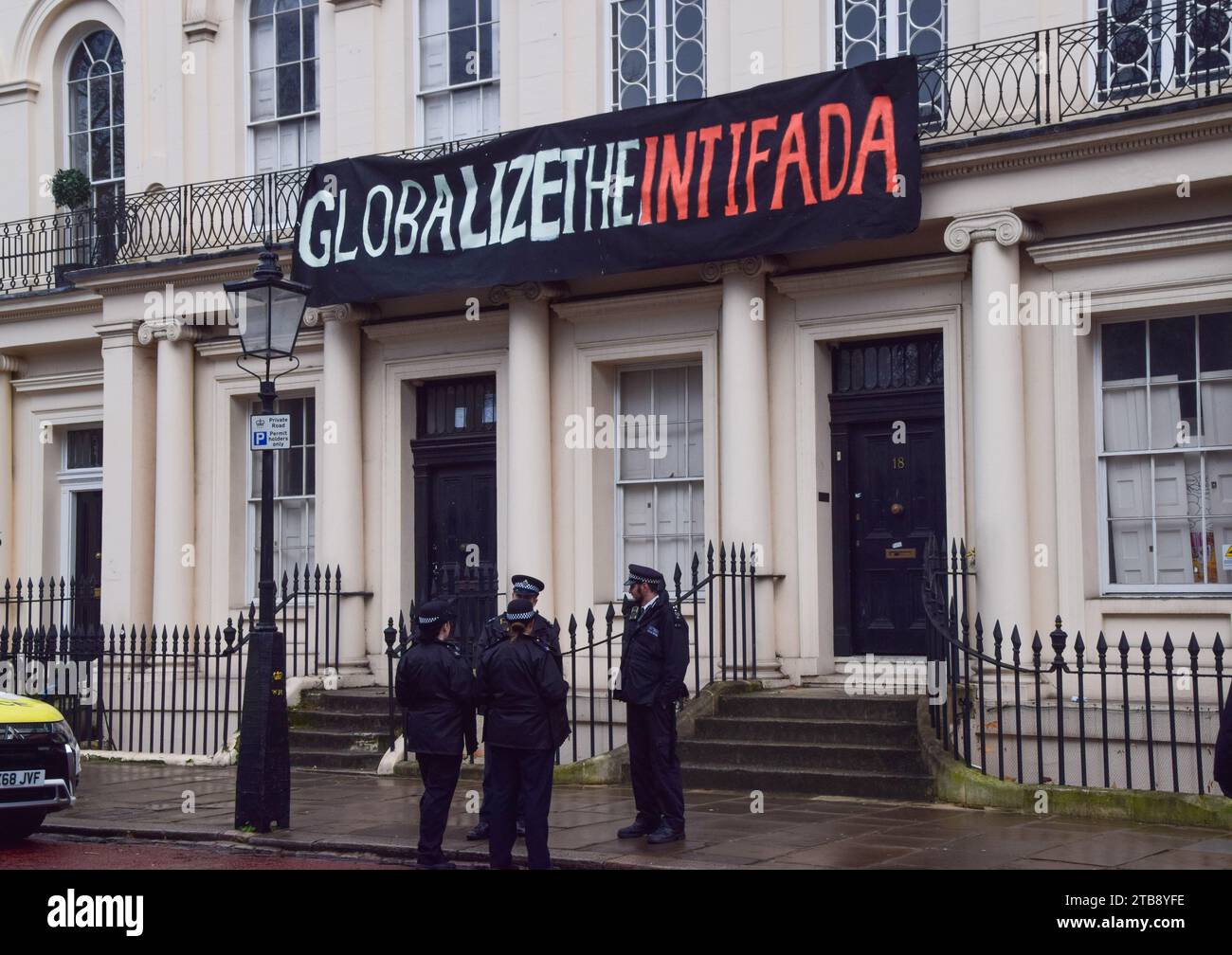 London, England, UK. 5th Dec, 2023. Police arrive as pro-Palestine ...