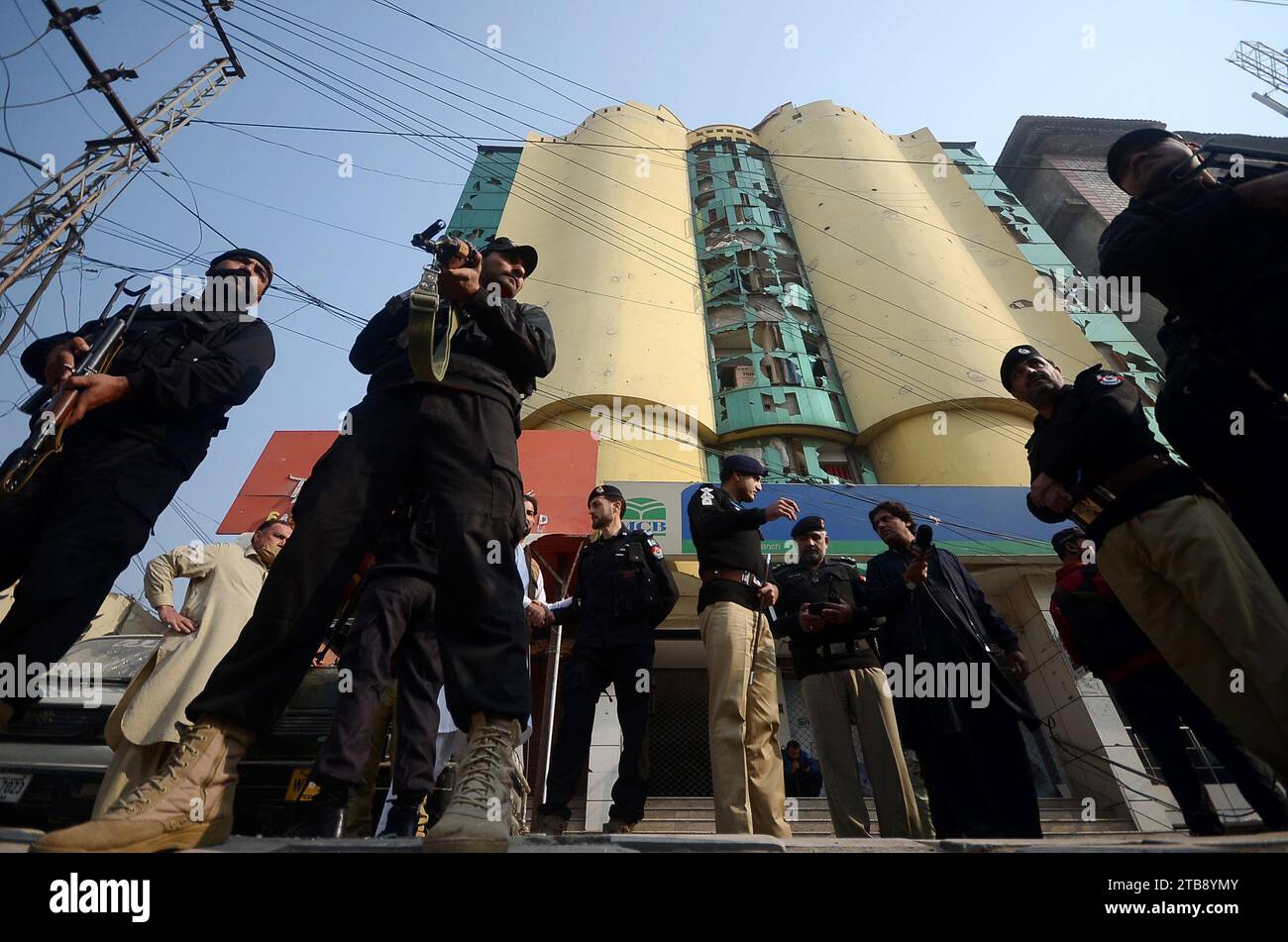 Peshawar, Peshawar, Pakistan. 5th Dec, 2023. Shattered glass covers the ...