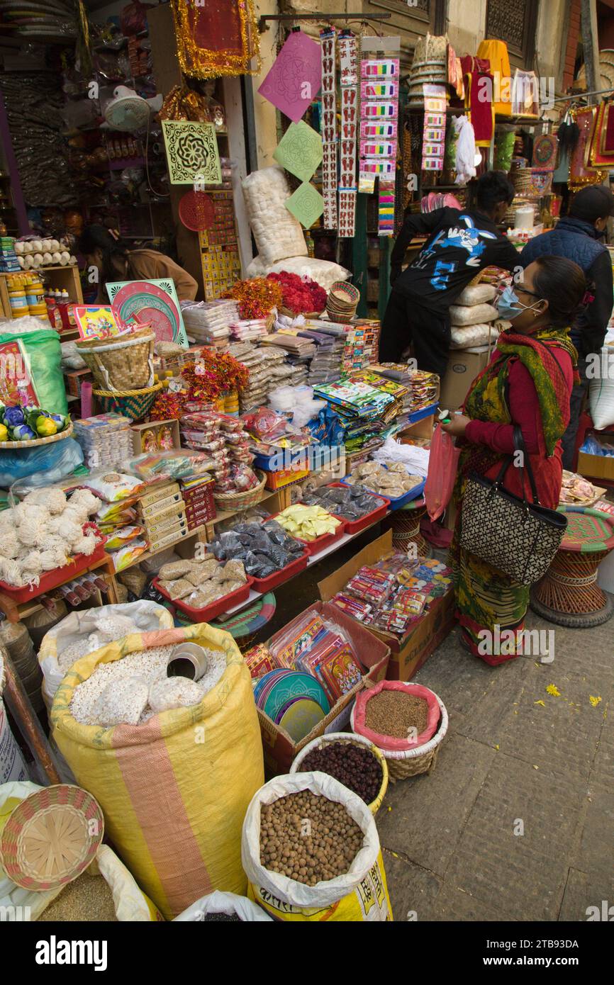 Nepal, Kathmandu, Asan Tol, bazar, shops, shopping Stock Photo - Alamy