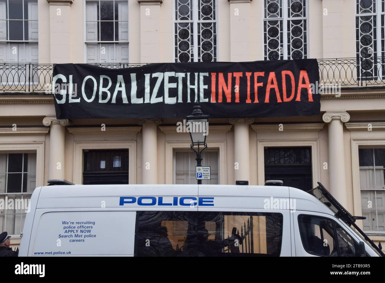 London, England, UK. 5th Dec, 2023. Police arrive as pro-Palestine ...