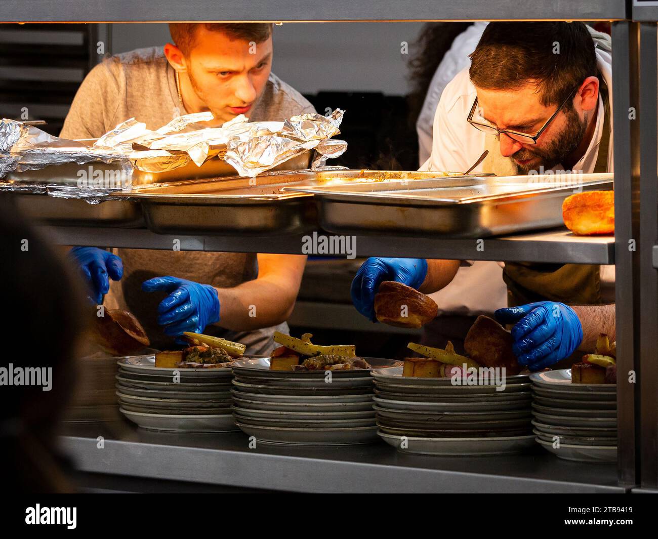Behind the scenes in a restaurant kitchen Stock Photo - Alamy