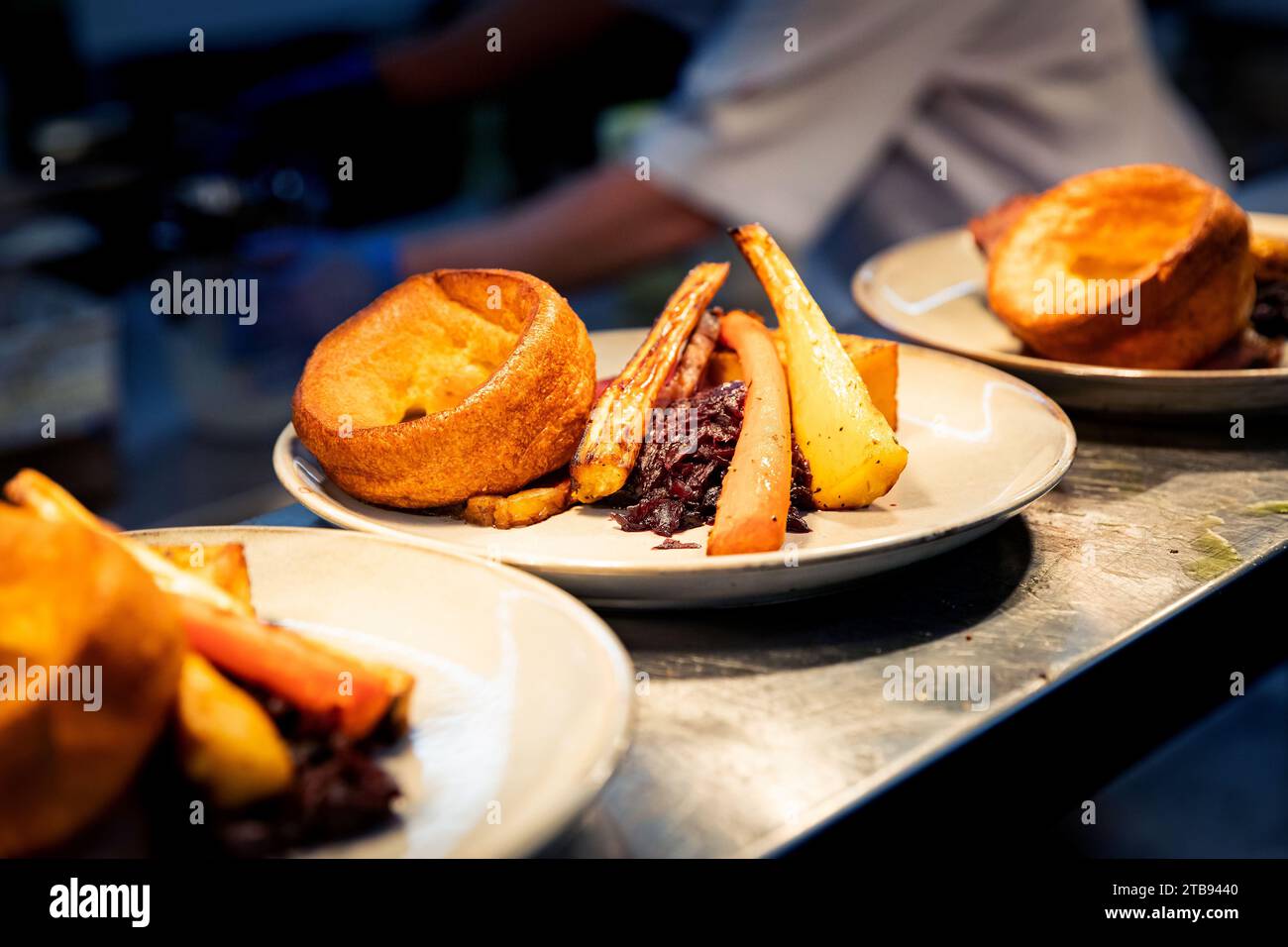 Behind the scenes in a restaurant kitchen Stock Photo - Alamy