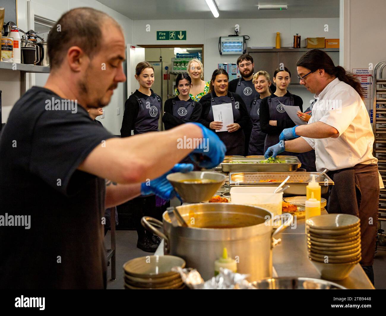 Behind the scenes in a restaurant kitchen Stock Photo - Alamy
