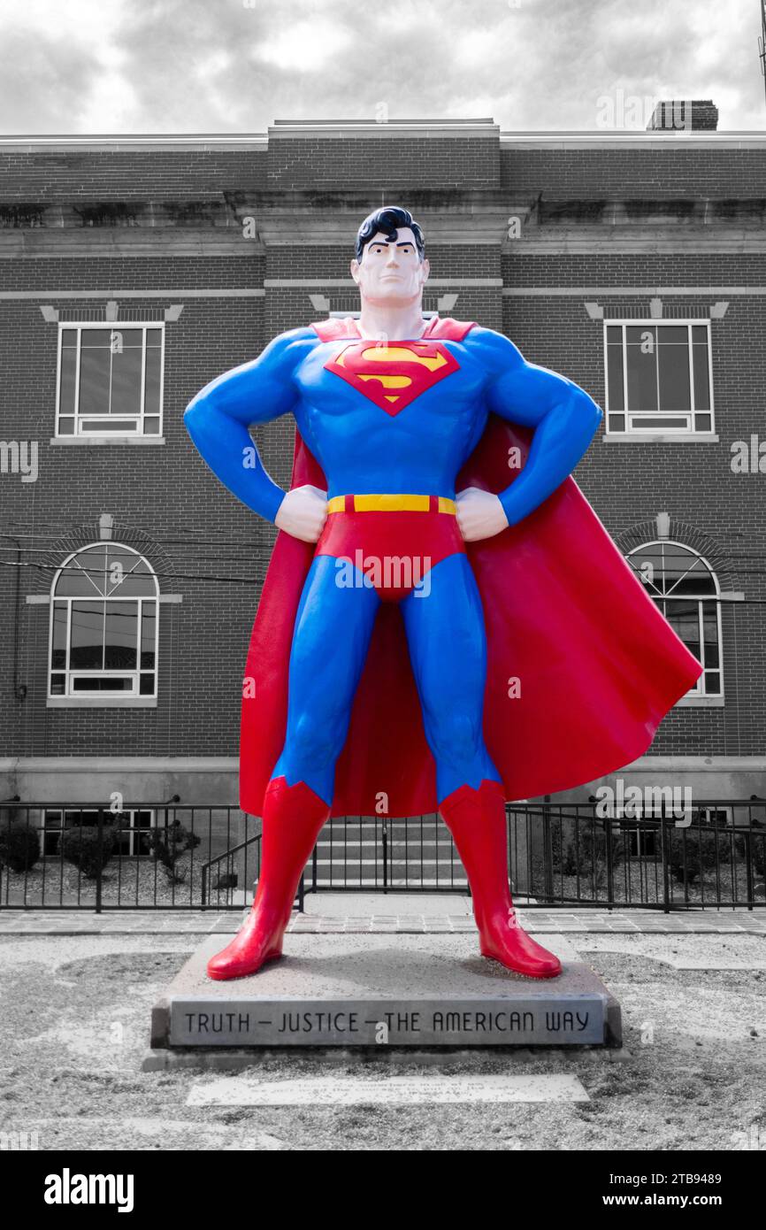 An impressive sculpture of the Superman statue in Metropolis, Illinois ...